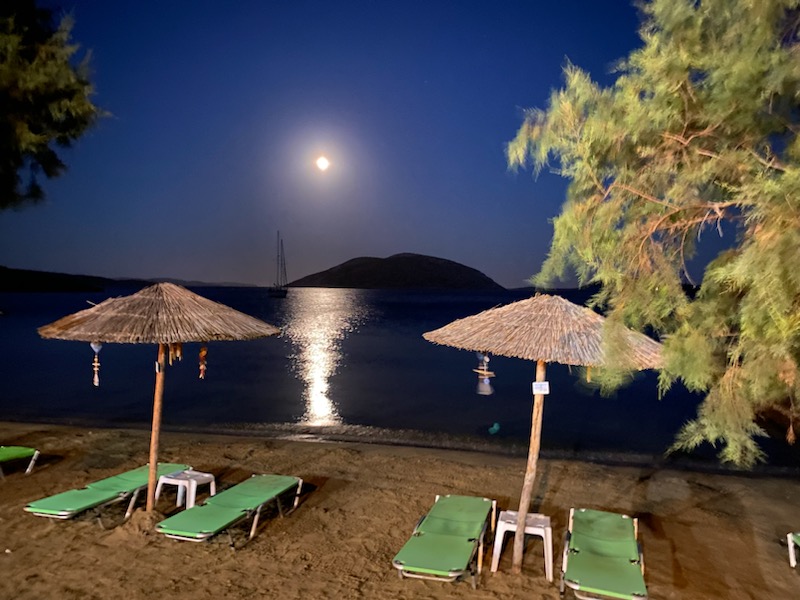 Σήμερα η σπάνια μπλε υπερπανσέληνος - Το μεγαλύτερο και φωτεινότερο ...