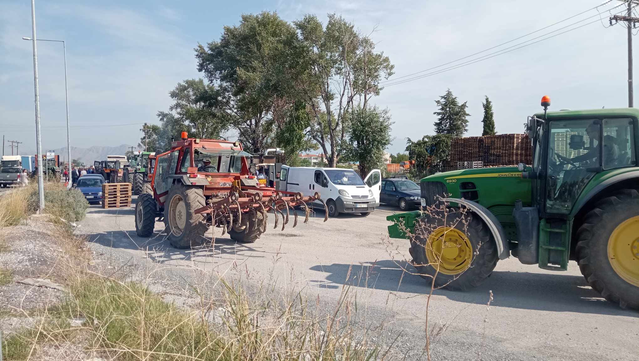 Μεγάλη κινητοποίηση με τρακτερ στον Πλατύκαμπο για τις πλημμύρες στη ...