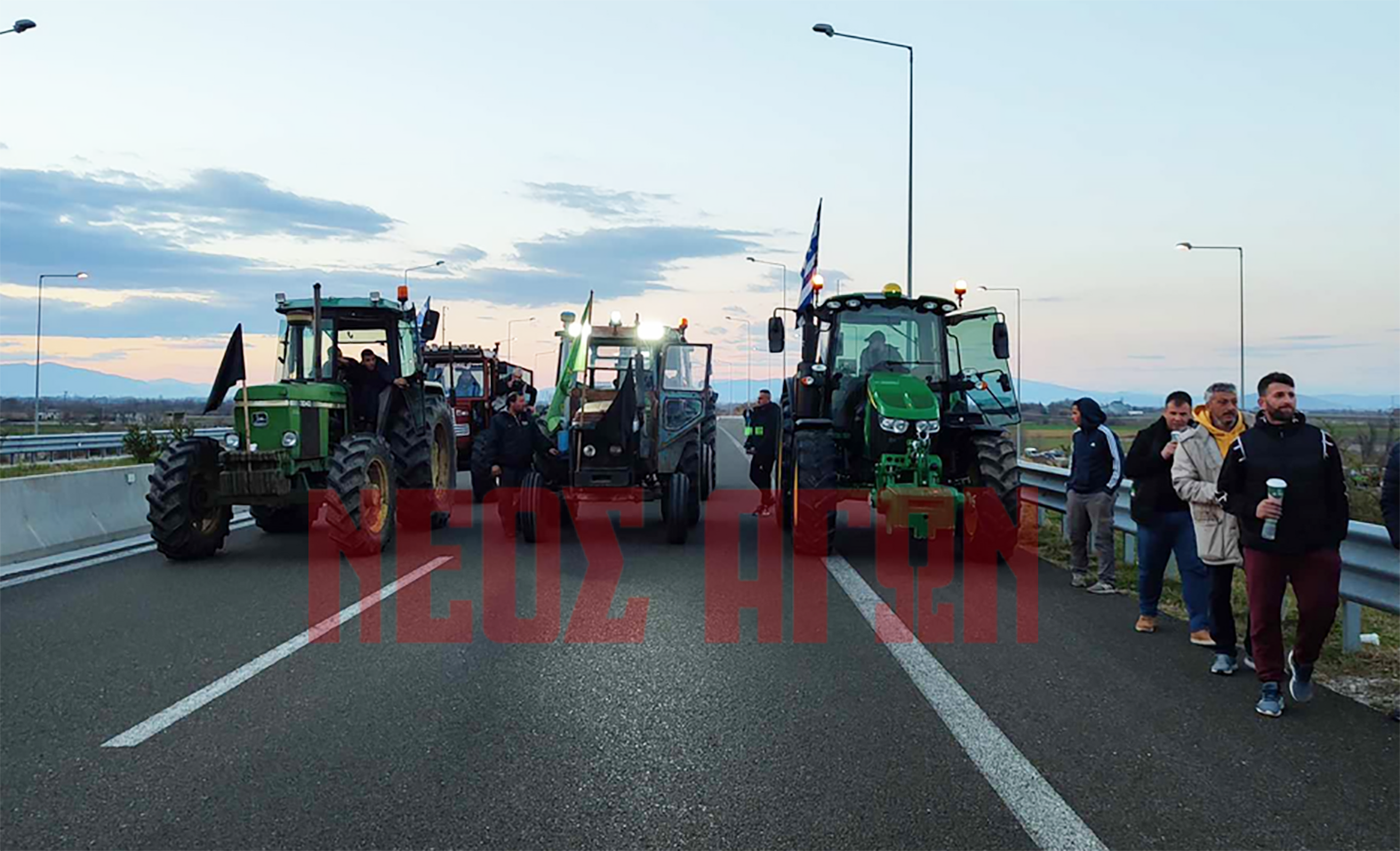 Απέκλεισαν με τρακτέρ συμβολικά τον Ε-65 και ετοιμάζονται για κάθοδο ...